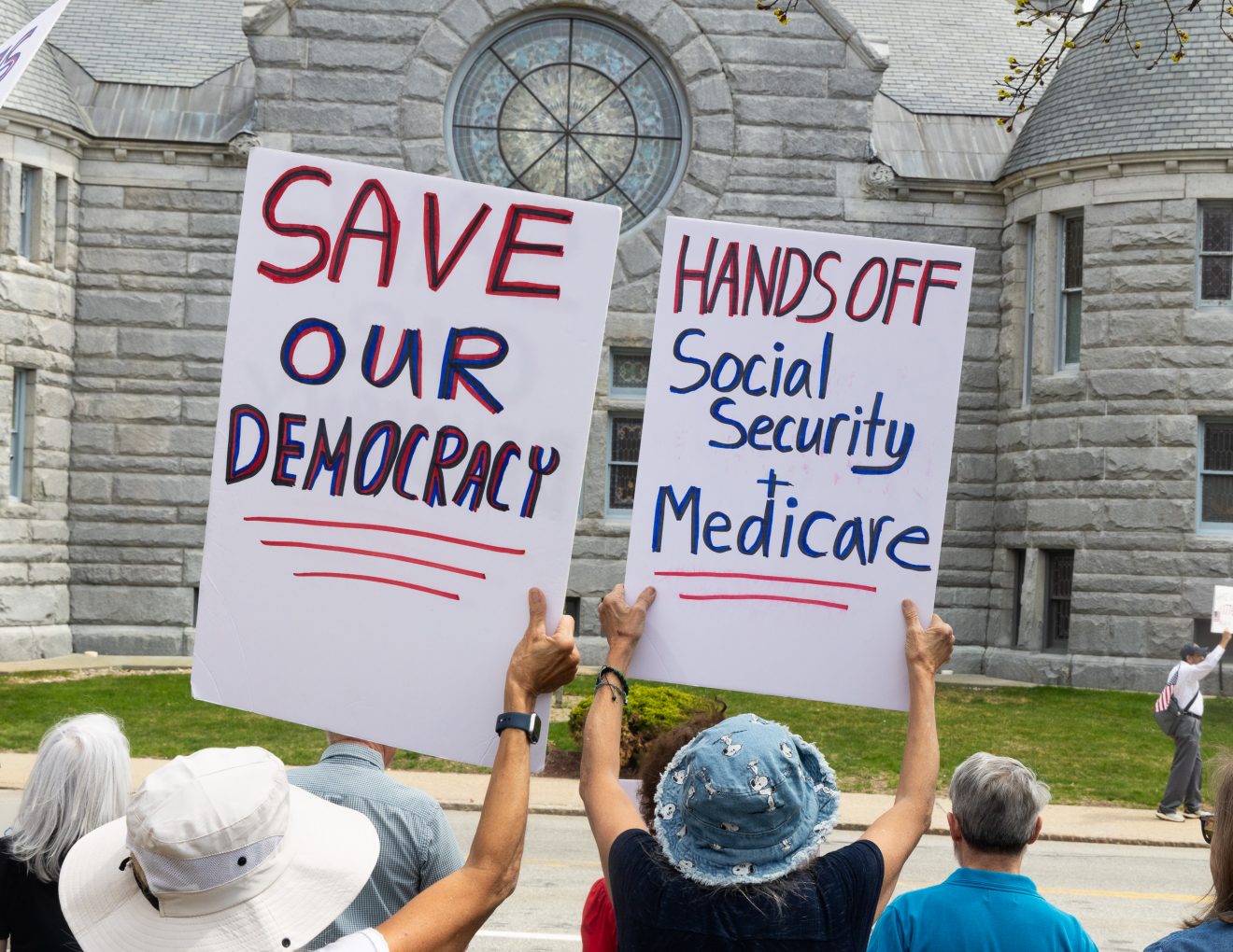 Nashua 'No Kings in America' protest draws hundreds to exercise ...