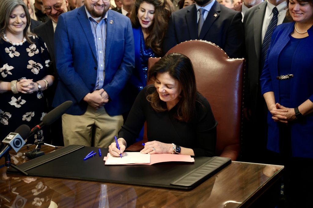 Ayotte will skip governors’ meeting with Canadian premiers » Nashua Ink ...